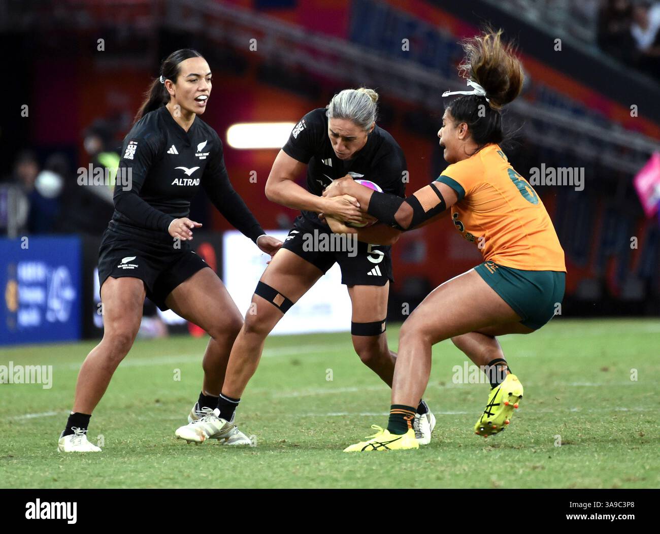 Hong Kong. 30th Mar, 2025. Sarah Hirini (C) of New Zealand vies during ...