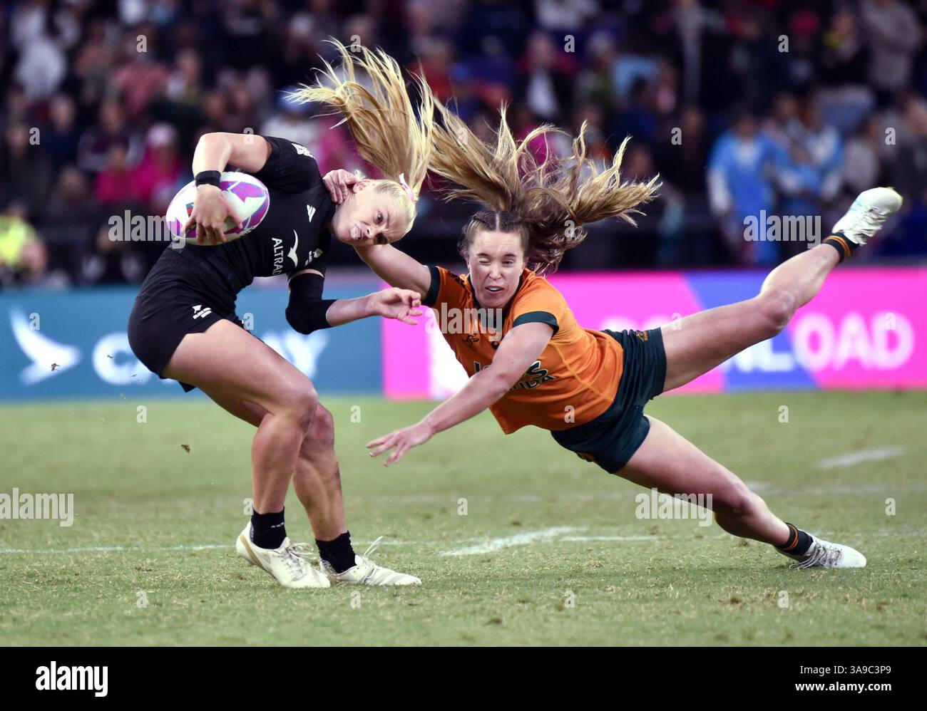 Hong Kong. 30th Mar, 2025. Jorja Miller (L) of New Zealand vies against ...