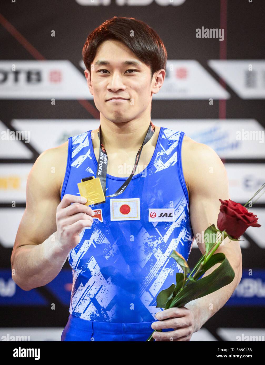 Stuttgart, Deutschland. 30th Mar, 2025. Wataru Tanigawa (JPN) mit Goldmedaille/40. EnBW DTB ...
