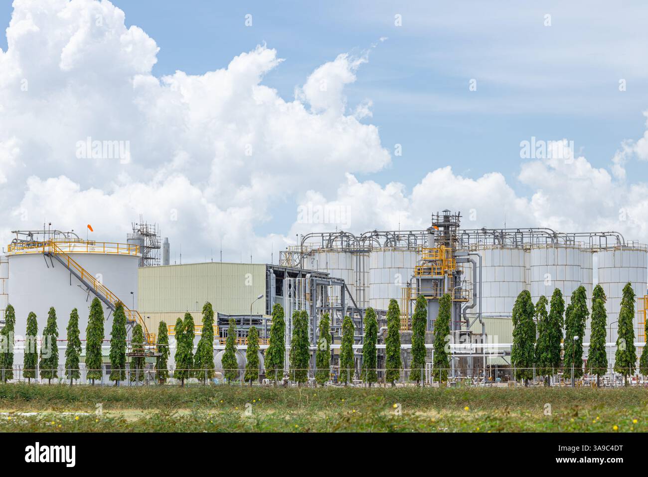 Fuel Tank oil in petroleum building with fuel gas pipe, Refinery plant ...