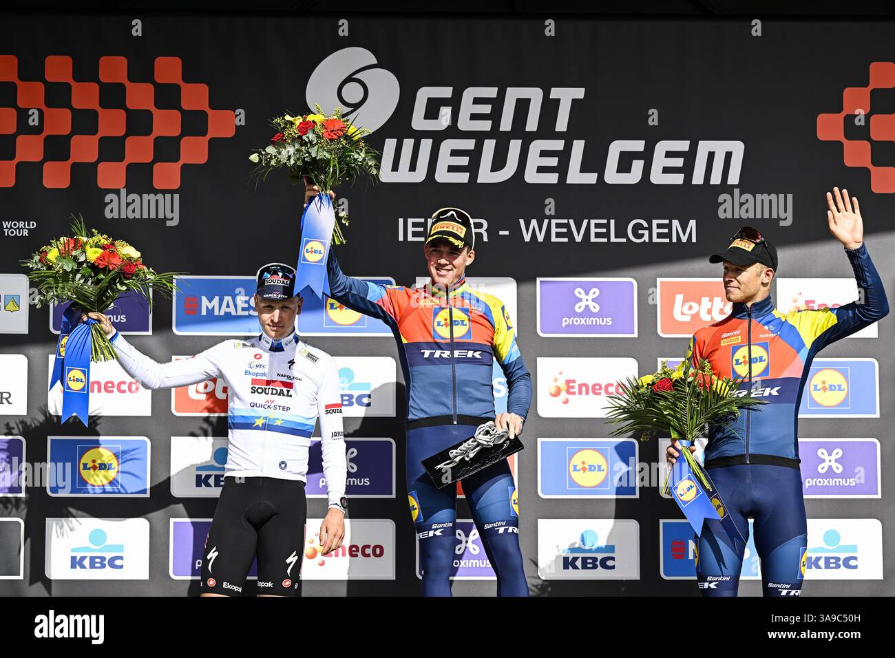 Belgian Tim Merlier of Soudal Quick-Step, Danish Mads Pedersen of Lidl ...