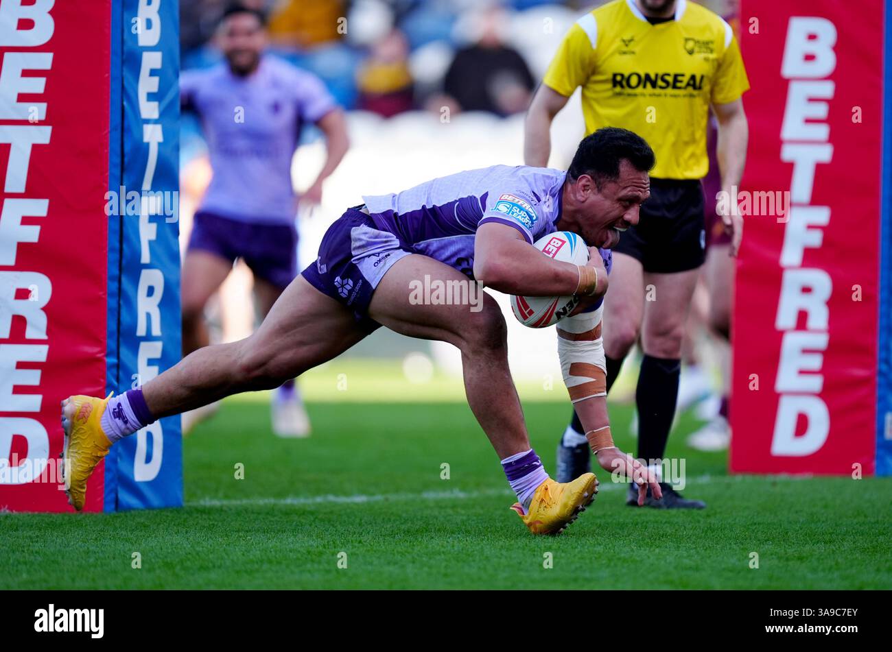 Hull Kingston Rovers' Sauaso Jesse Sue scores a try during the Betfred ...