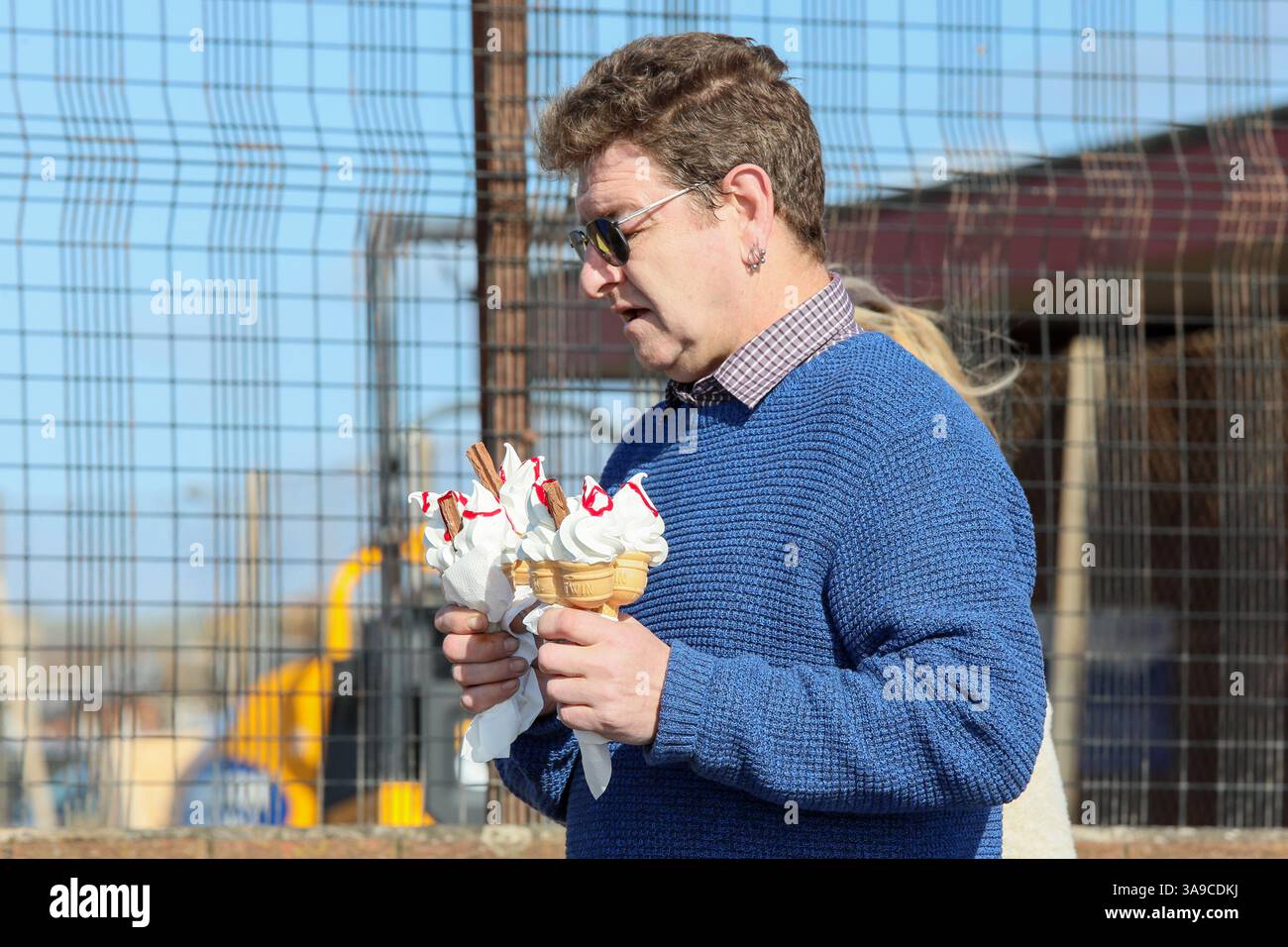 Troon, UK. 30th Mar, 2025. Spring sunshine on Mothering Sunday ...