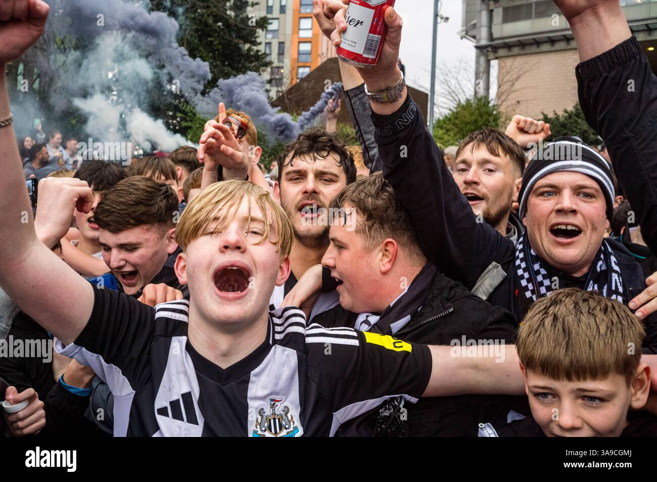 Newcastle United fans cheer as they wait for the cup-final winning team ...