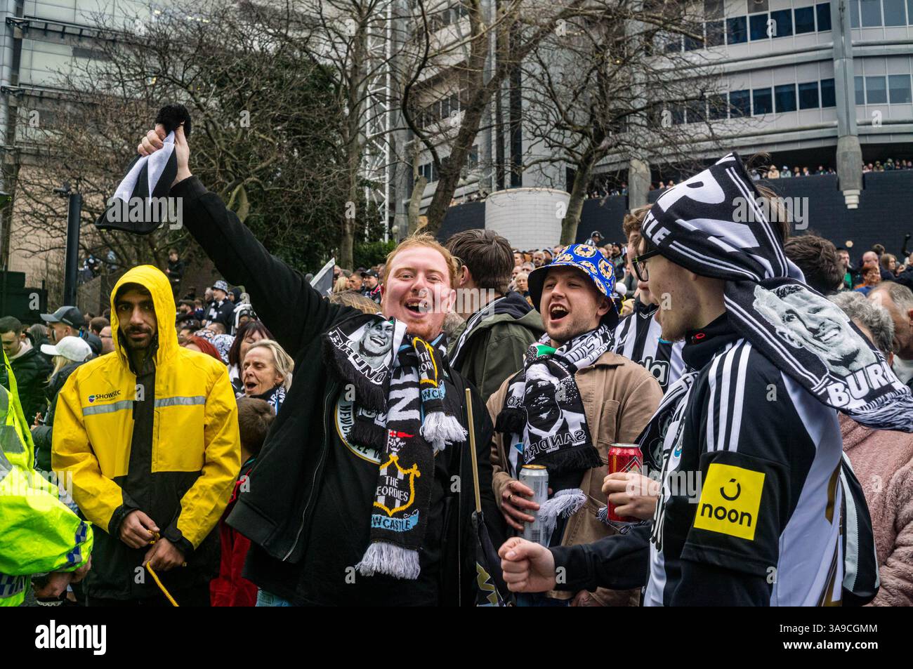 Newcastle United fans cheer as they wait for the cup-final winning team ...