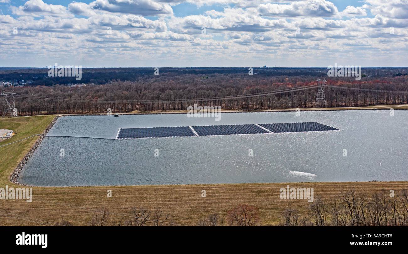 Delaware, Ohio - Floating solar panels on a water reservoir of the Del ...