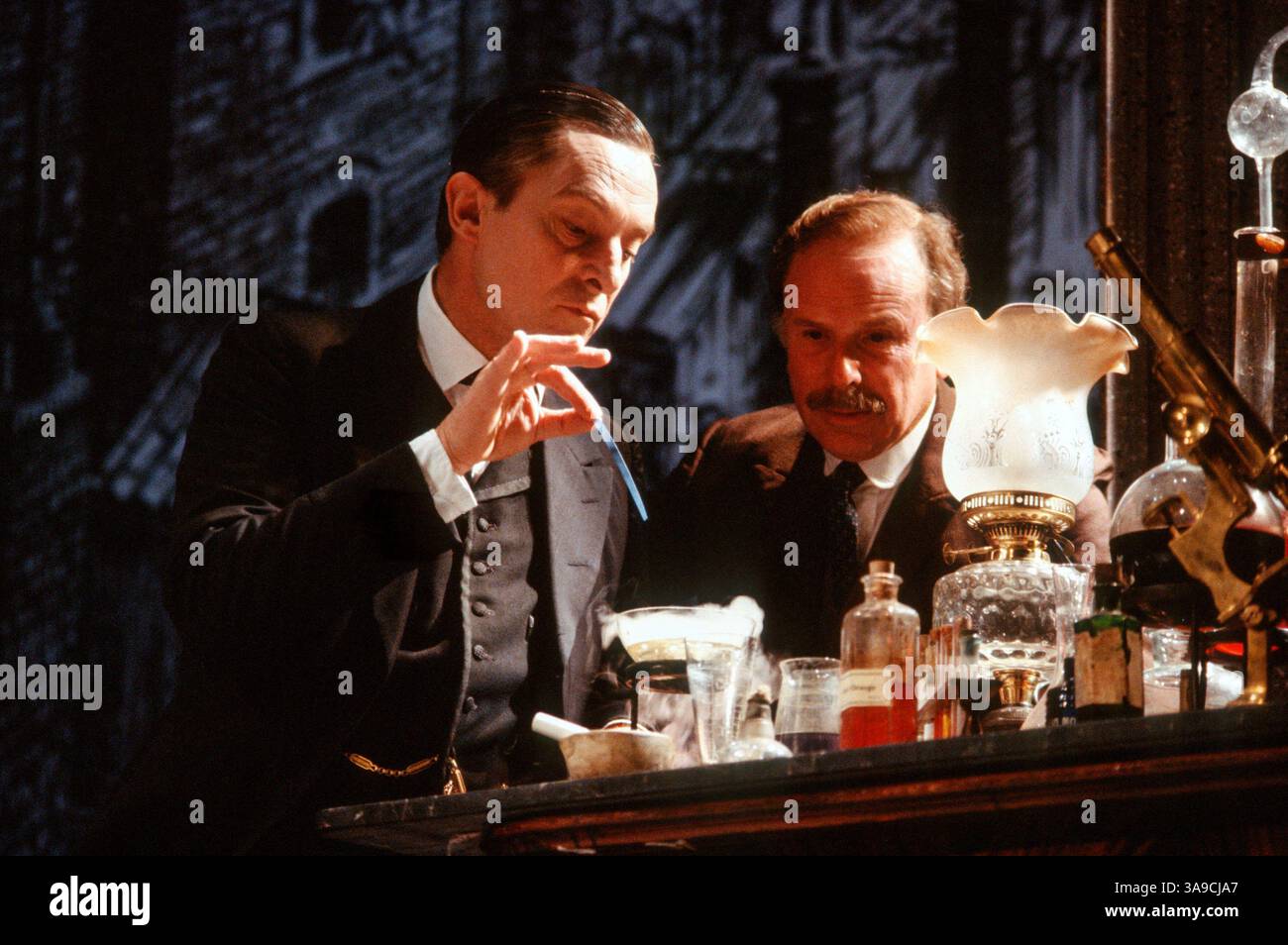 l-r: Jeremy Brett (Sherlock Holmes), Edward Hardwicke (Dr Watson) in ...