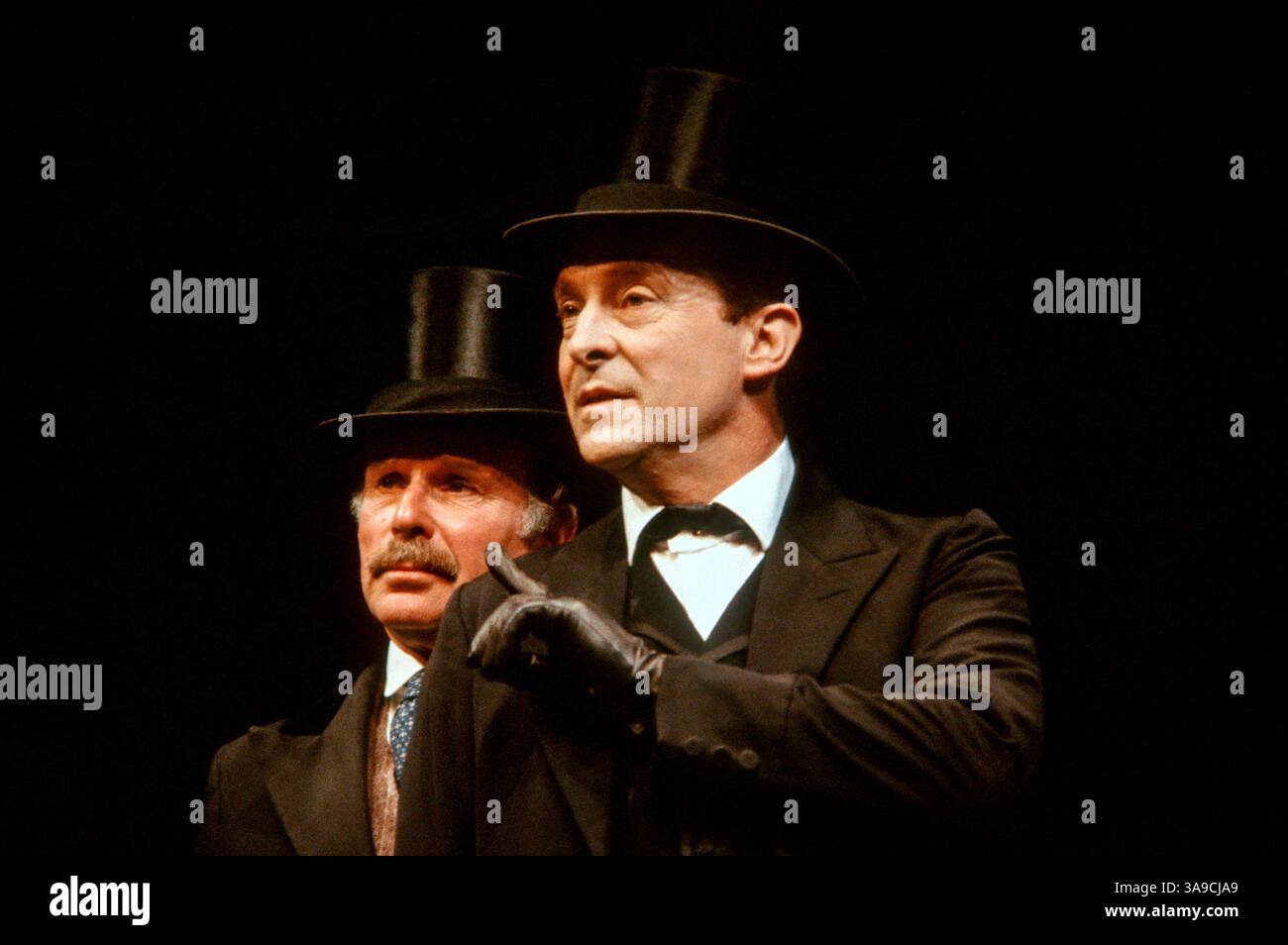 l-r: Edward Hardwicke (Dr Watson), Jeremy Brett (Sherlock Holmes) in ...