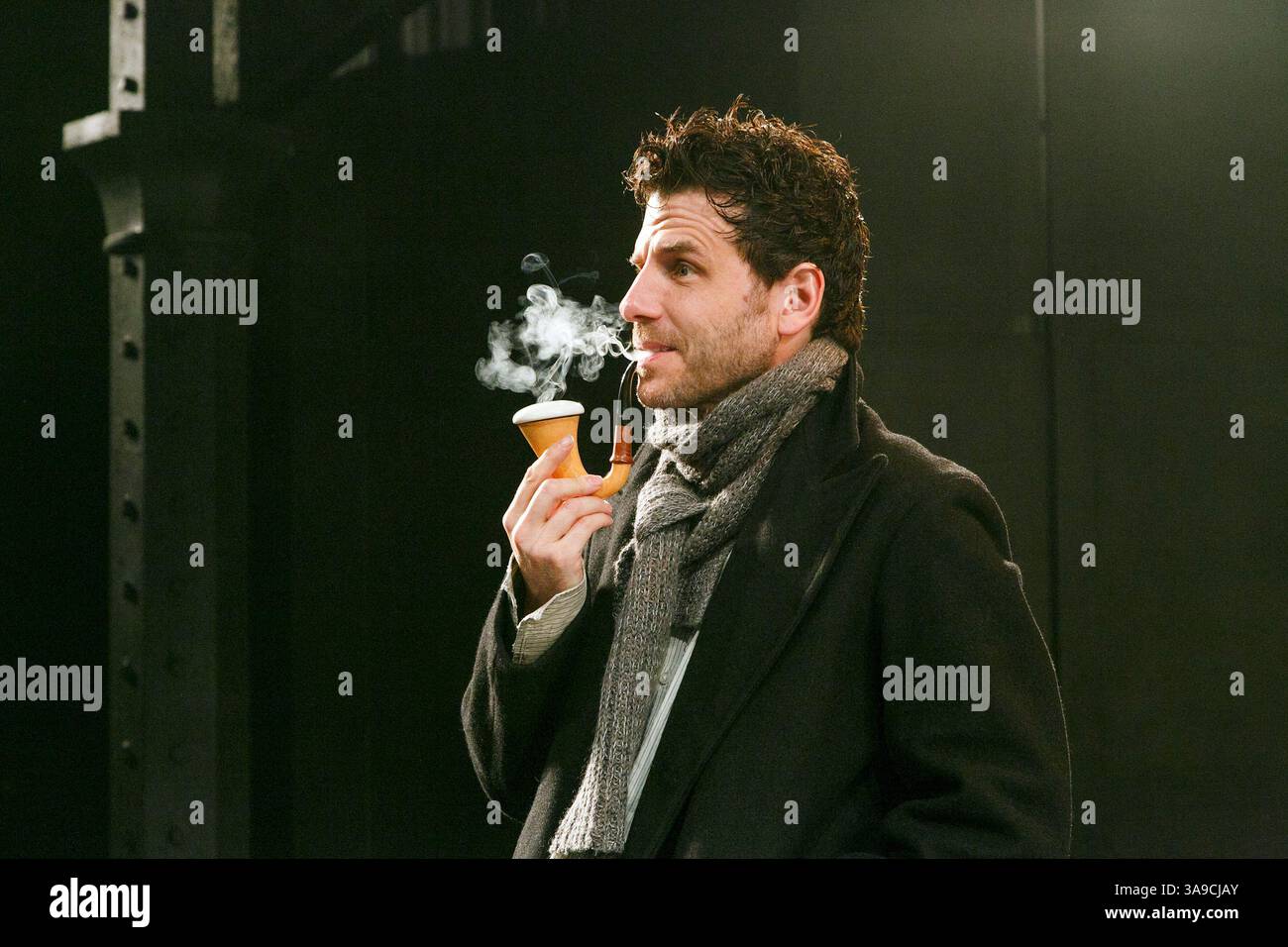Jason Durr (Sherlock Holmes) in SHERLOCK HOLMES - THE BEST KEPT SECRET ...