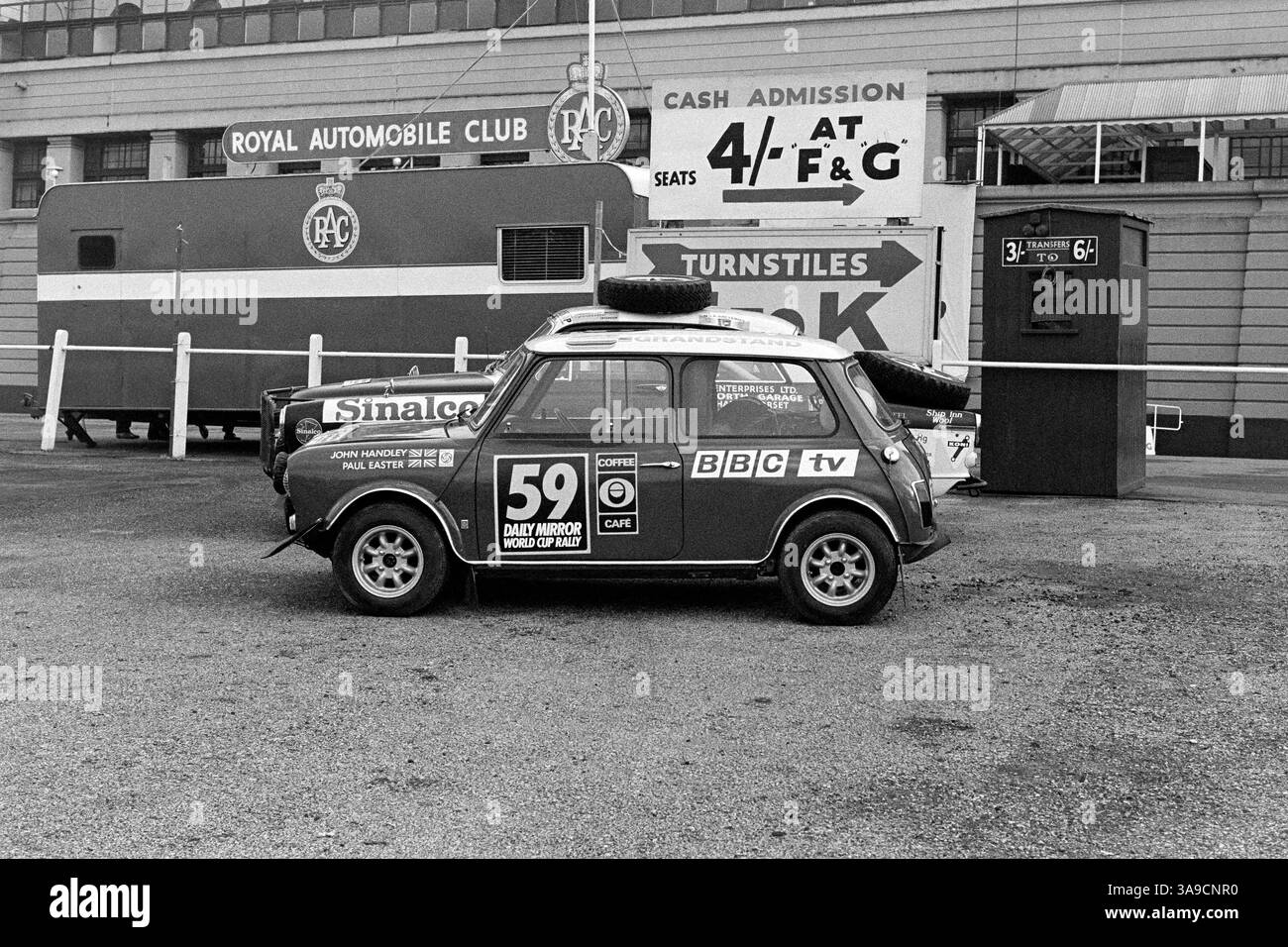 Daily Mirror London-Mexico World Cup Rally 1970 Stock Photo - Alamy