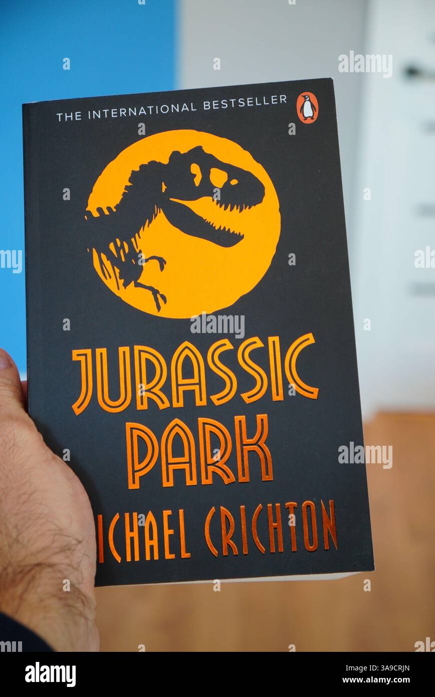 Jurassic park book cover hi-res stock photography and images - Alamy