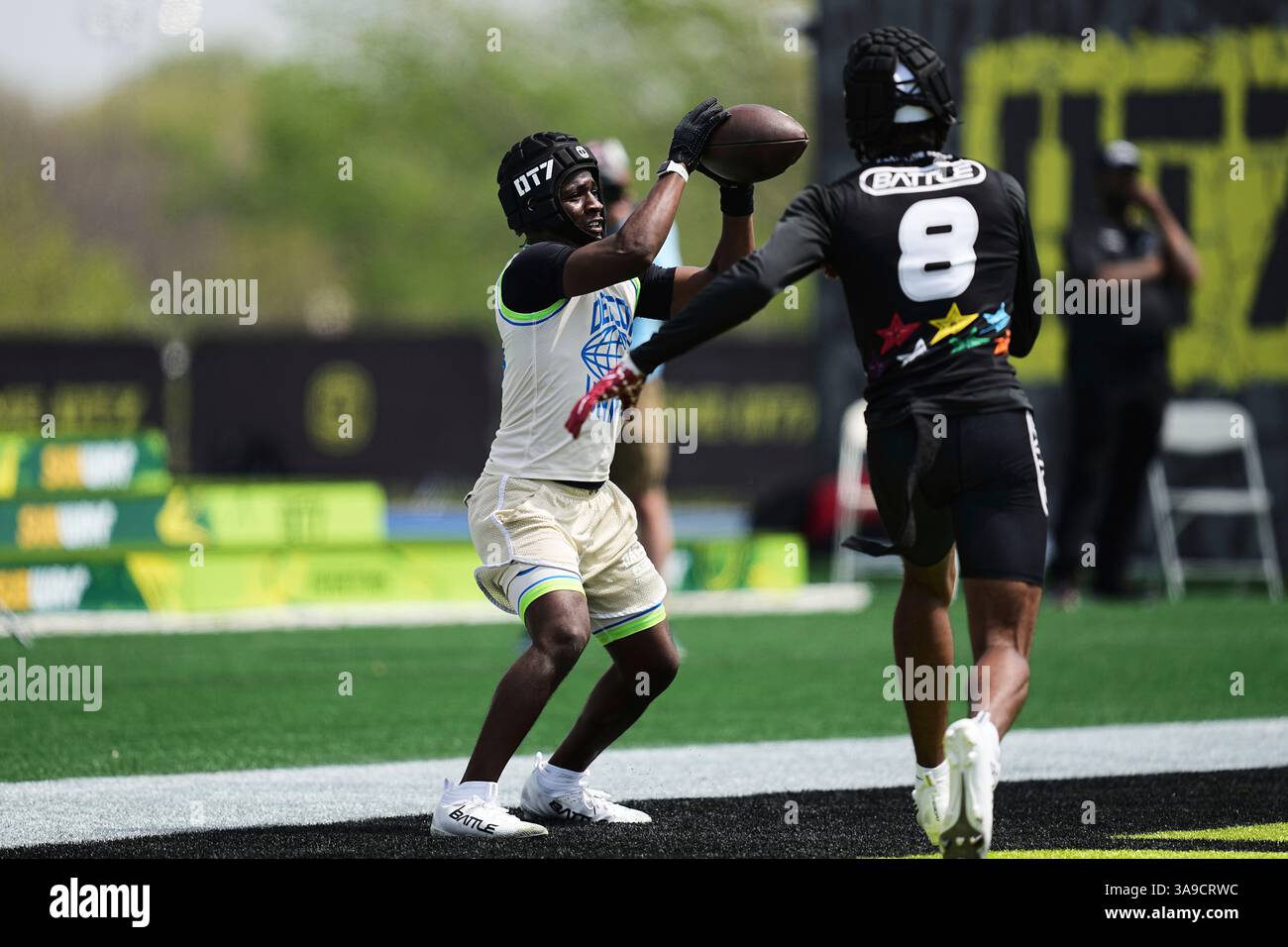 Defcon United wide receiver Anton Smith catches a touchdown pass in ...