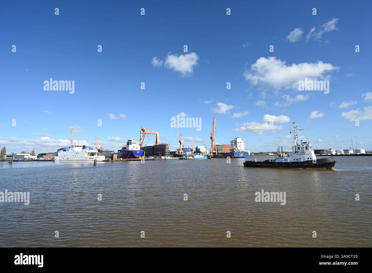 Blick auf die Emden Dockyard. Auf dem ehemaligen Werftgelände der Nordseewerke in Emden werden ...