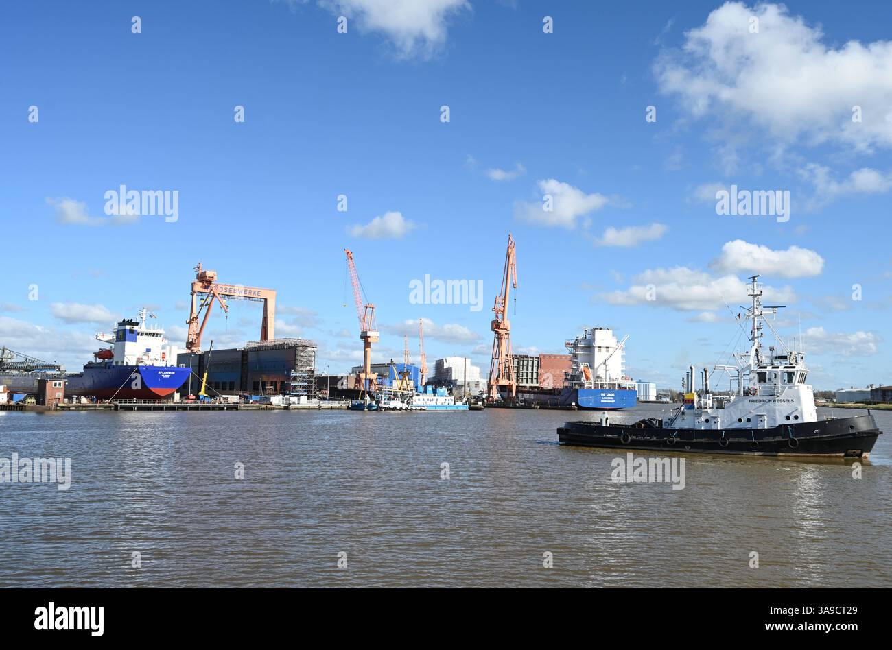 Blick auf die Emden Dockyard. Auf dem ehemaligen Werftgelände der Nordseewerke in Emden werden ...
