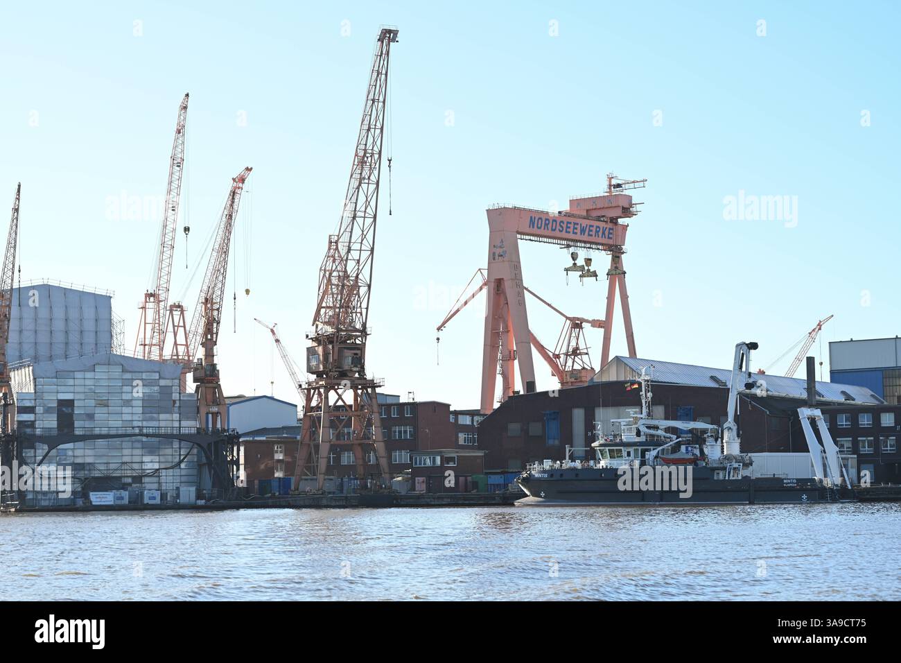 Blick auf die Emden Dockyard. Auf dem ehemaligen Werftgelände der Nordseewerke in Emden werden ...