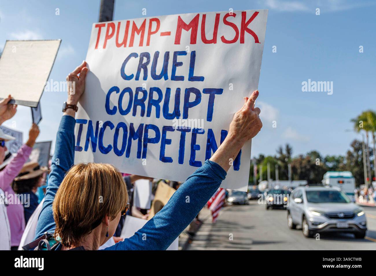 Elon Musk protesters and supporters of President Trump and his policies ...