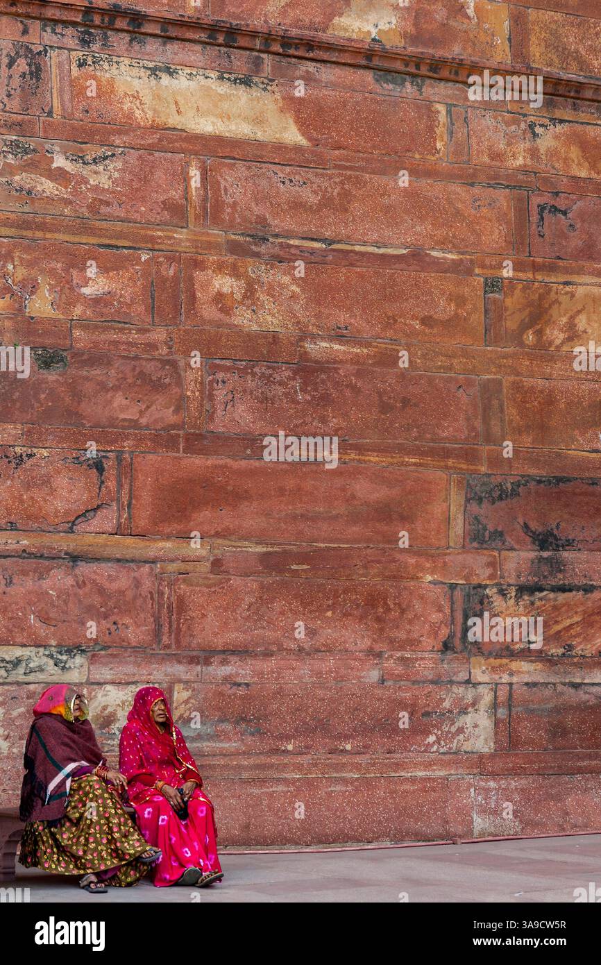 Two Indian women sitting at the entrance to Agra Fort, Agra Stock Photo ...