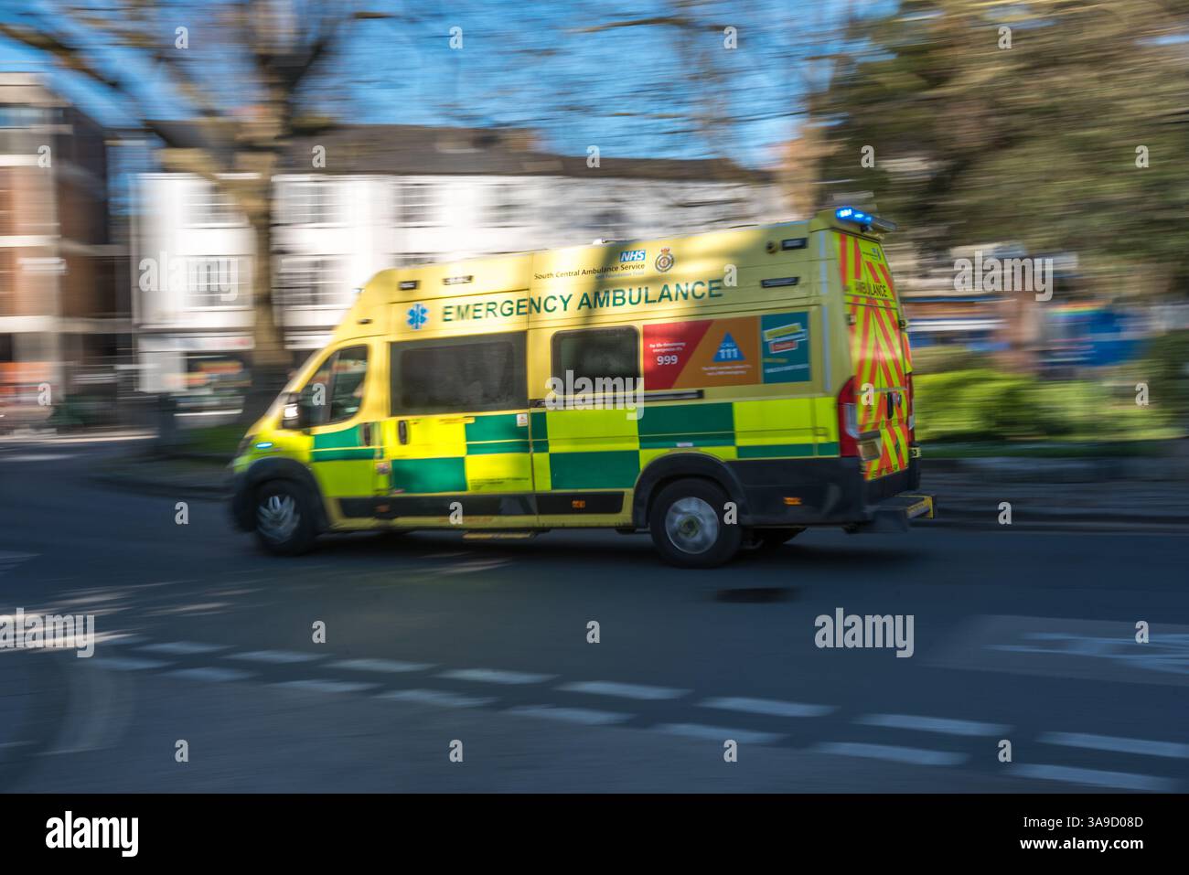 Ambulance moving hi-res stock photography and images - Alamy