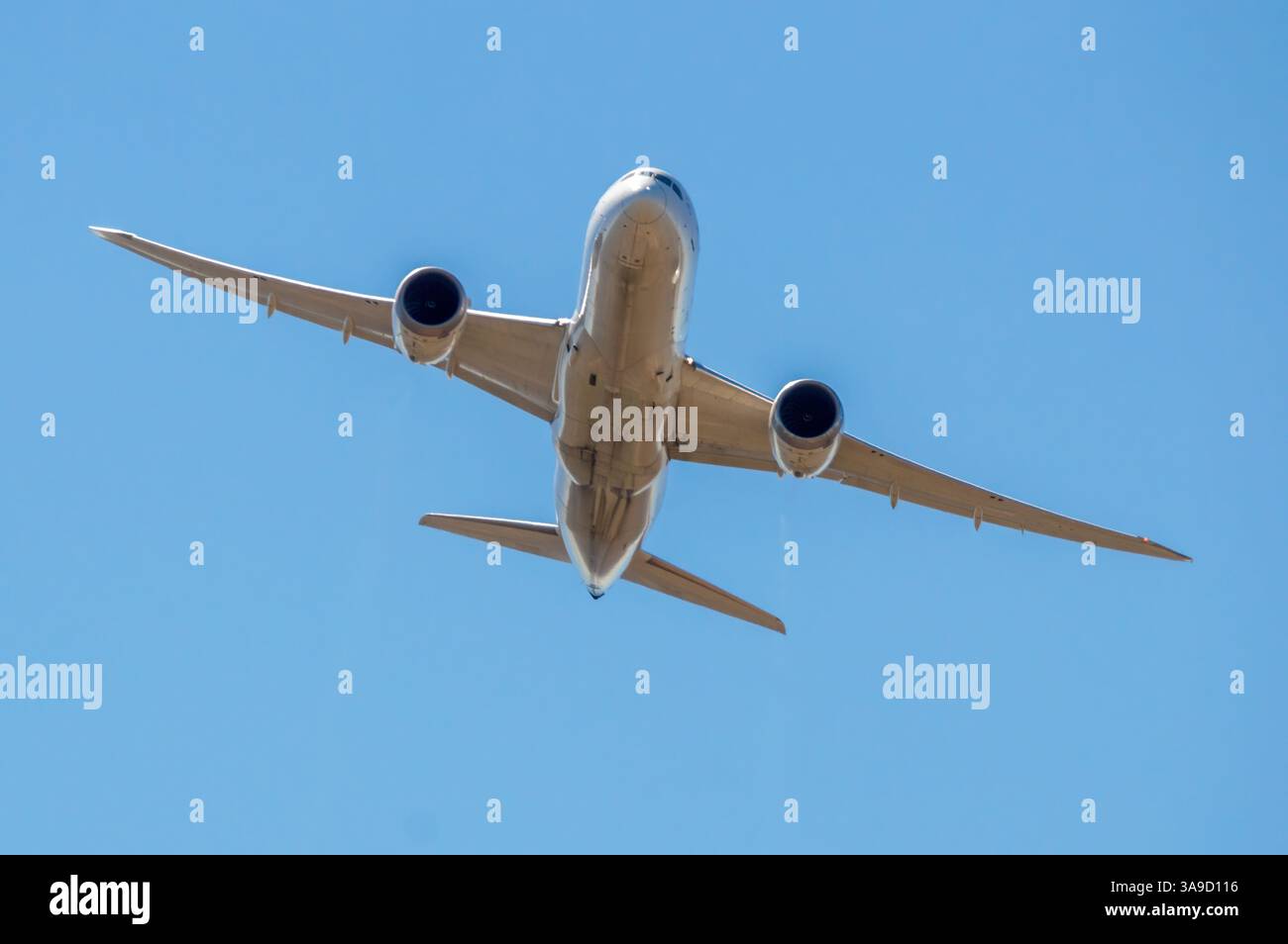 Boeing 787 long-haul airliner turning for short final Stock Photo - Alamy