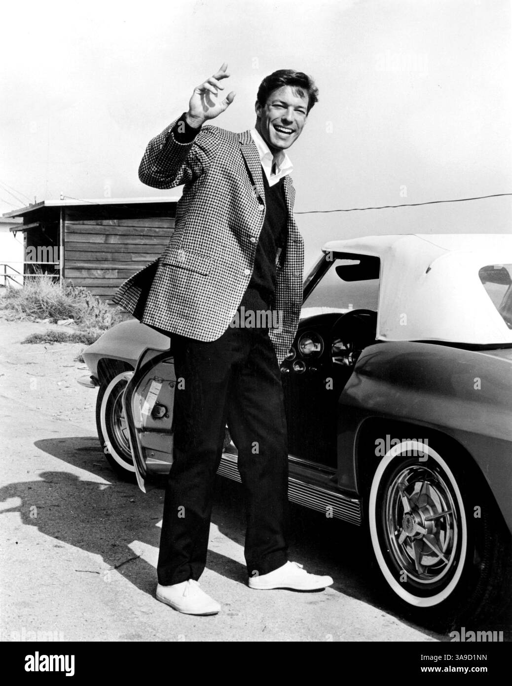 California, USA: Actor RICHARD CHAMBERLAIN and his Corvette, circa 1963 ...