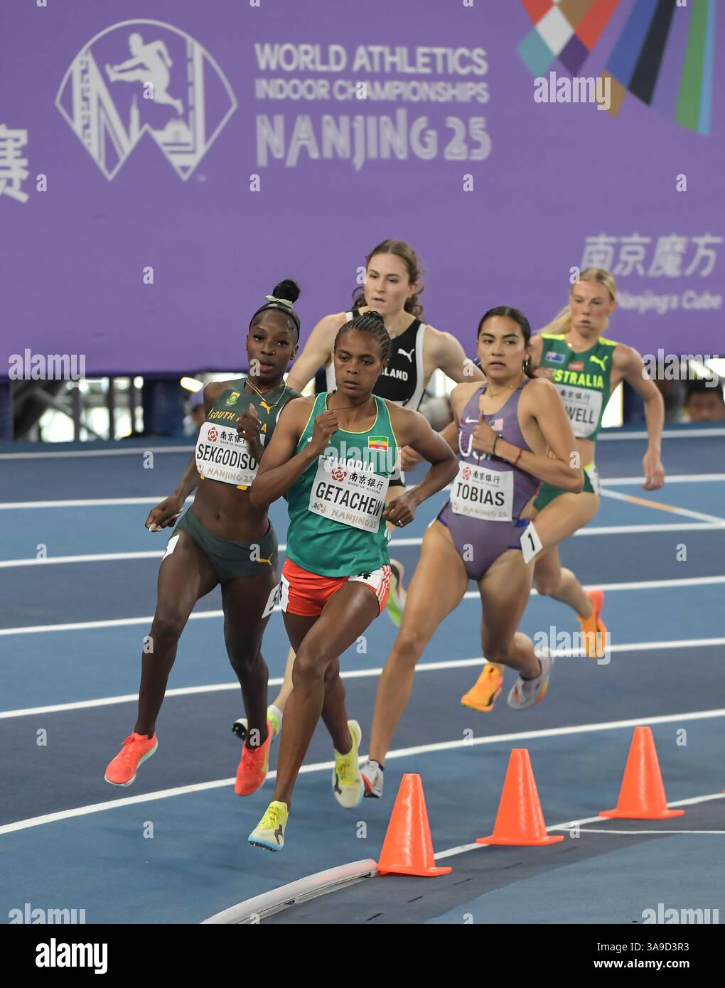 Prudence Sekgodiso of South Africa and Nigist Getachew of Ethiopia ...