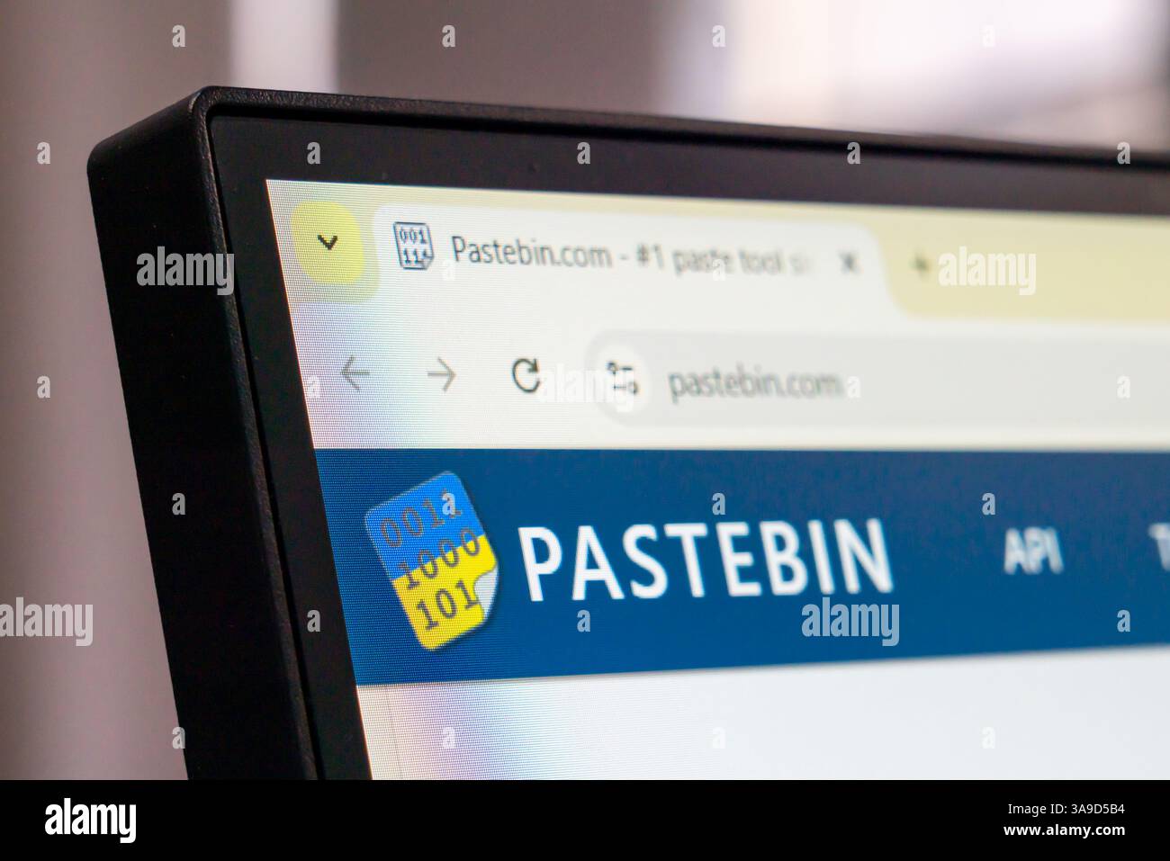 New York, USA - March 30, 2025: Pastebin online code sharing website ...