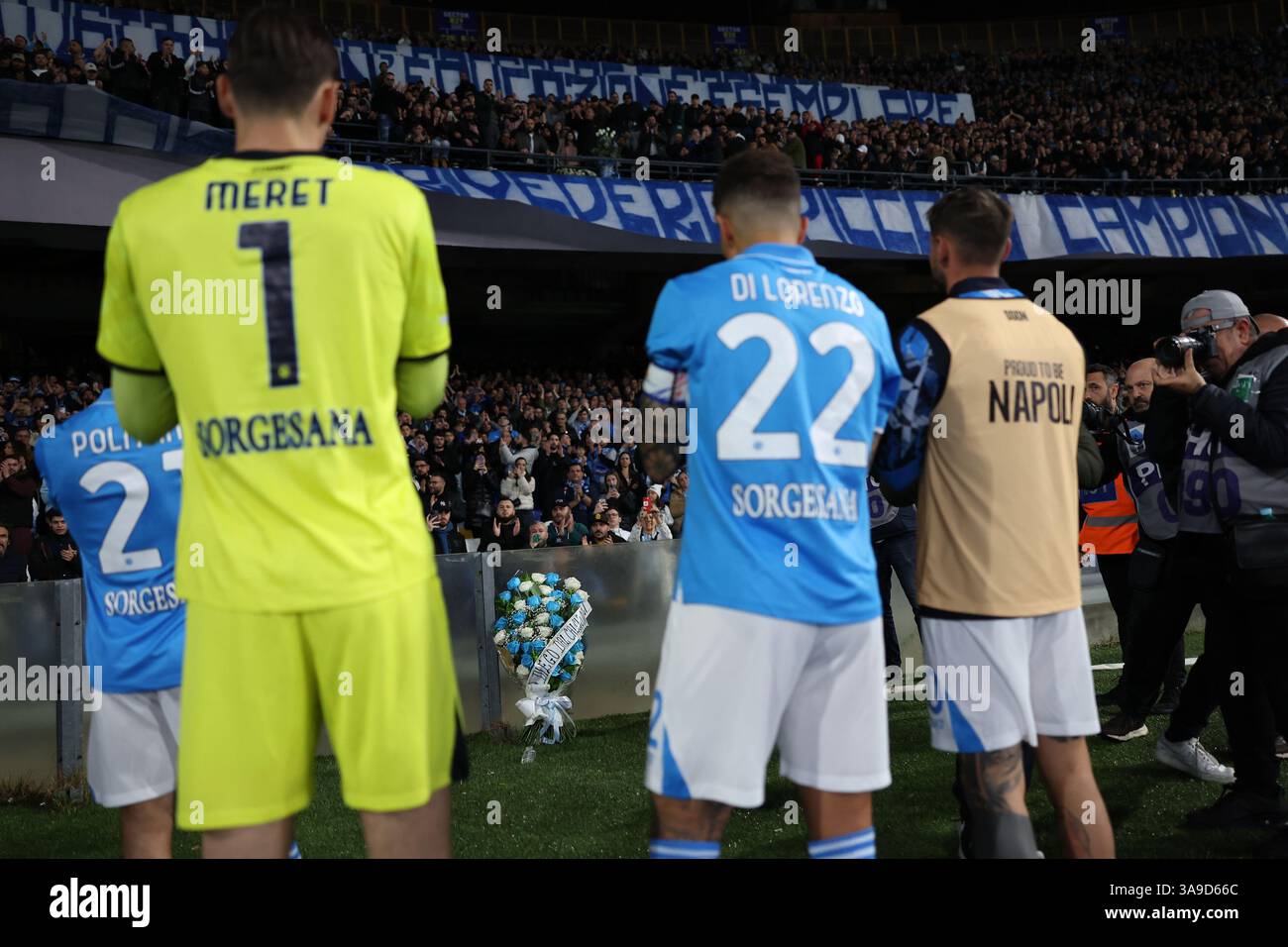 Napoli, Italia. 30th Mar, 2025. the Napoli captain lays a wreath for ...
