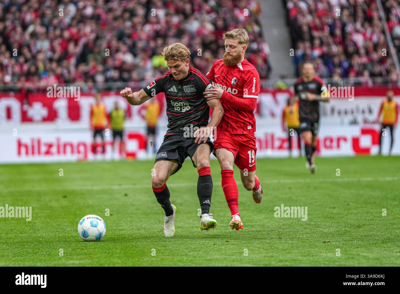 Freiburg, Deutschland. 30th Mar, 2025. Zweikampf zwischen Andr?s Sch?fer (1. FC Union Berlin 13 ...