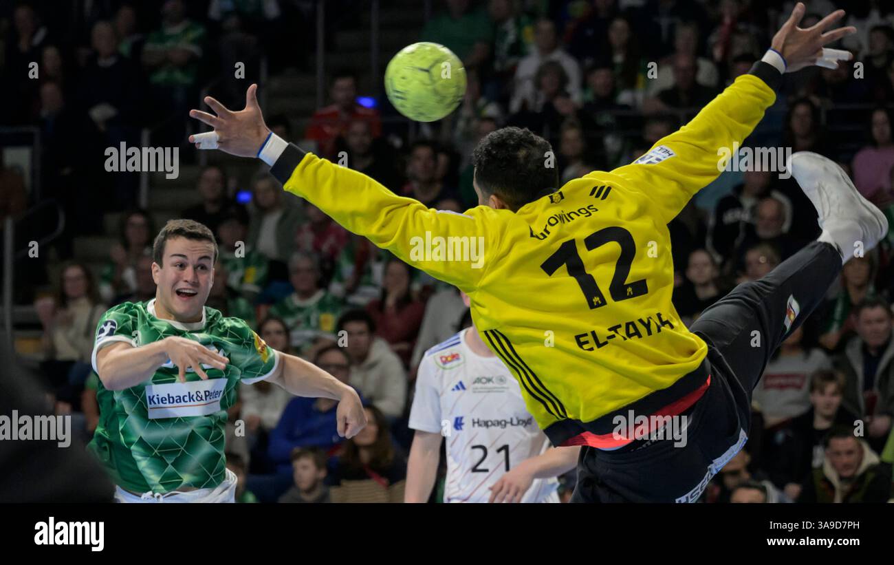 v.l. im Bild: Tim Freihoefer (Fuechse Berlin, #20), Mohamed El Tayar ...