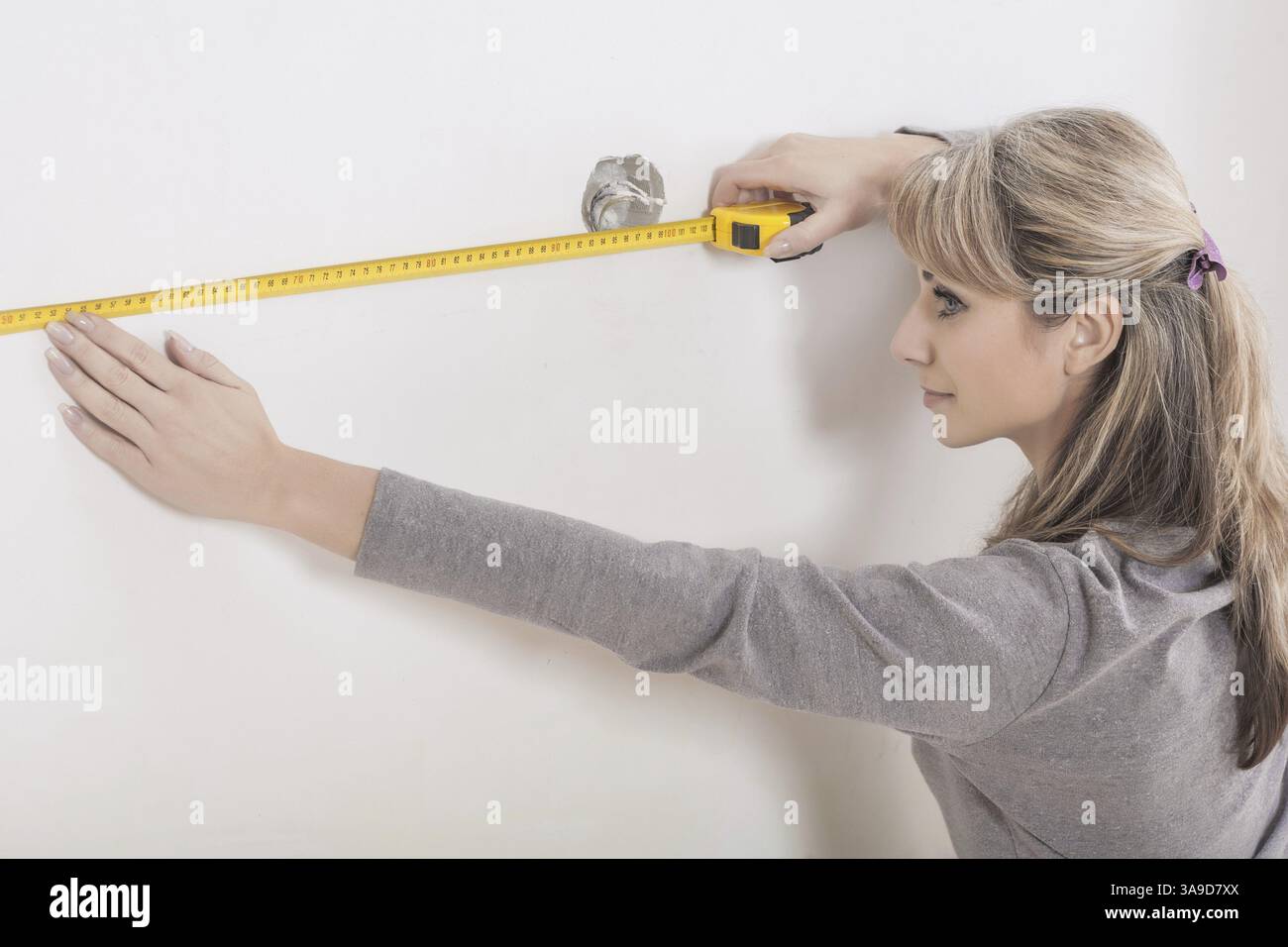 Working on walls hi-res stock photography and images - Alamy