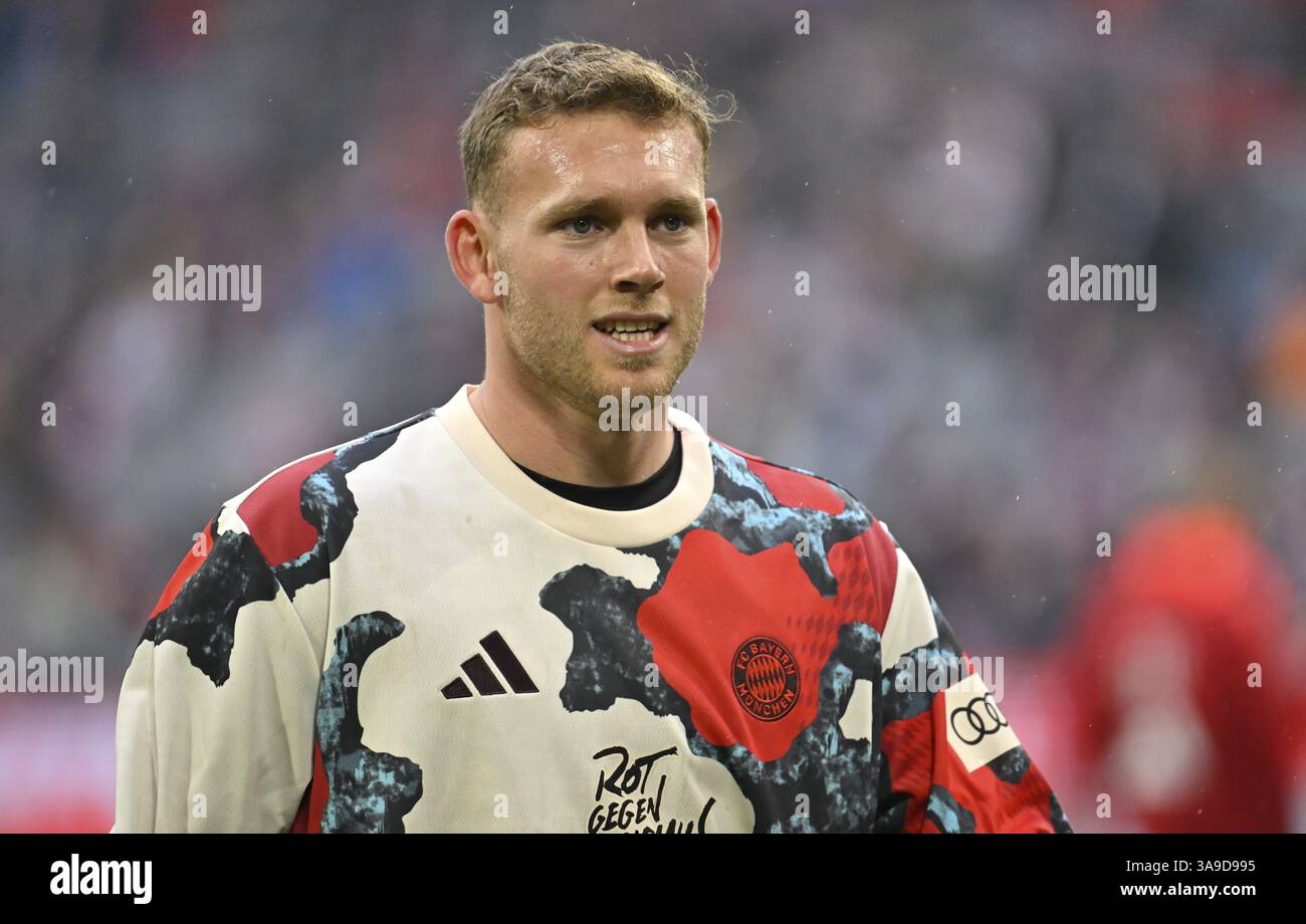 Warm-up Training Goalkeeper Daniel Peretz FC Bayern Muenchen FCB (18 ...