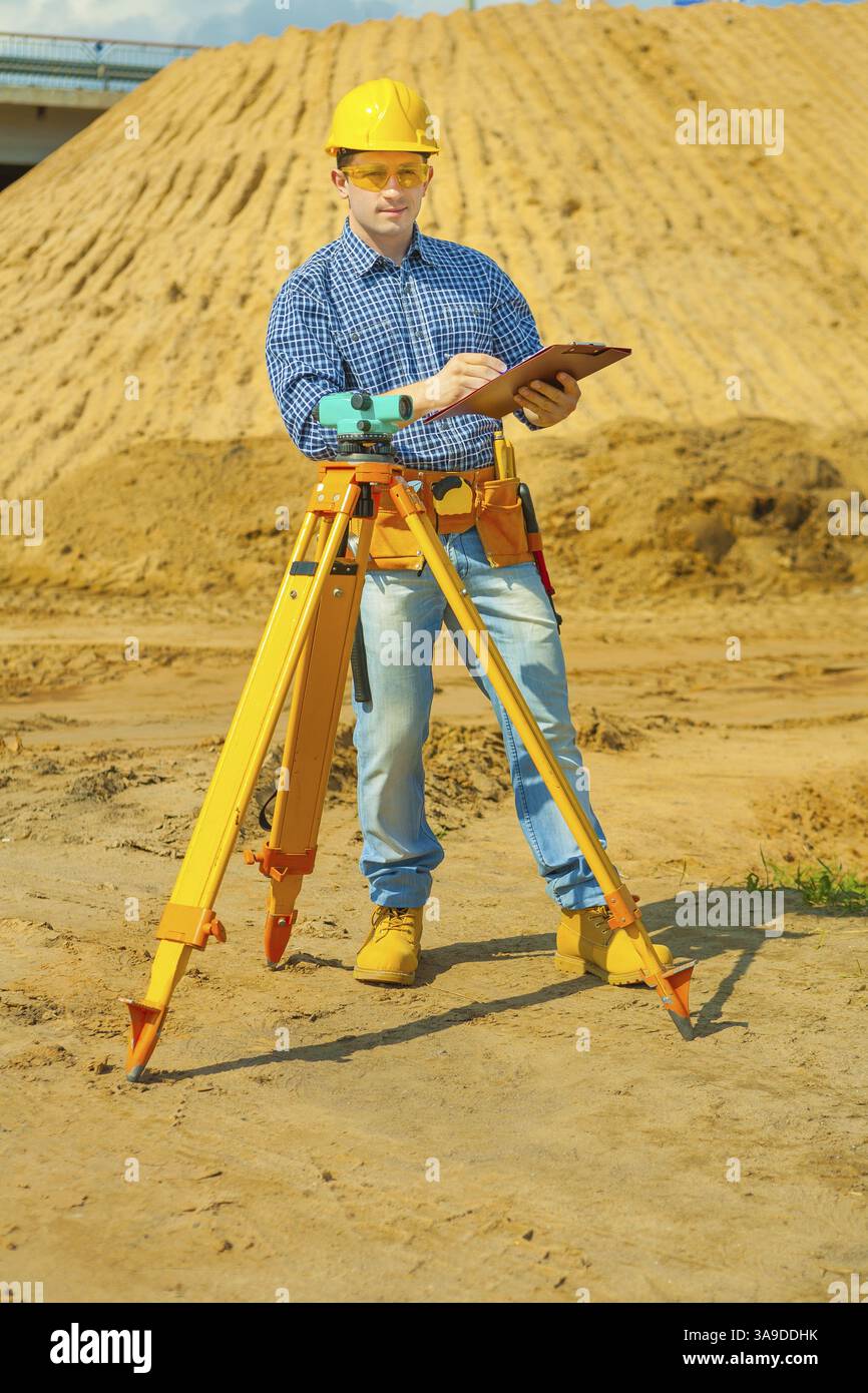 Contractor writing in clipboard Stock Photo - Alamy