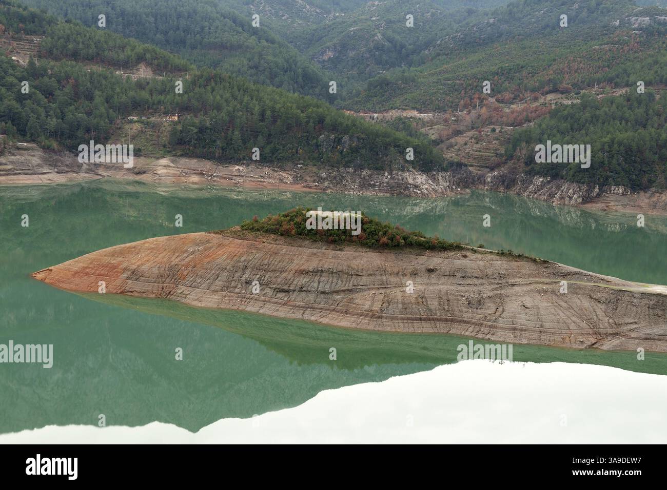 Form island in azure hi-res stock photography and images - Alamy