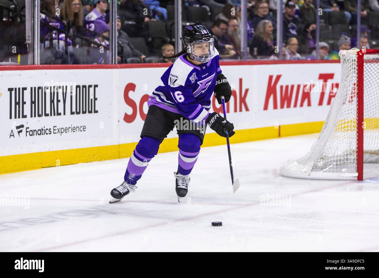 St. Paul, Minnesota, USA. 30th Mar, 2025. Minnesota Frost defender ...