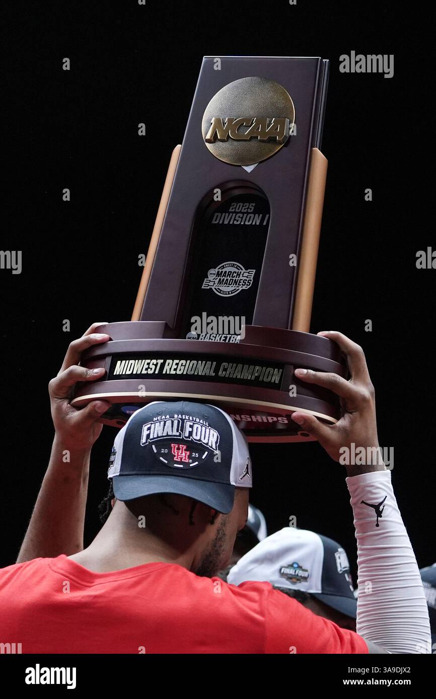 Houston's J'Wan Roberts holds the Midwest Region championship trophy ...
