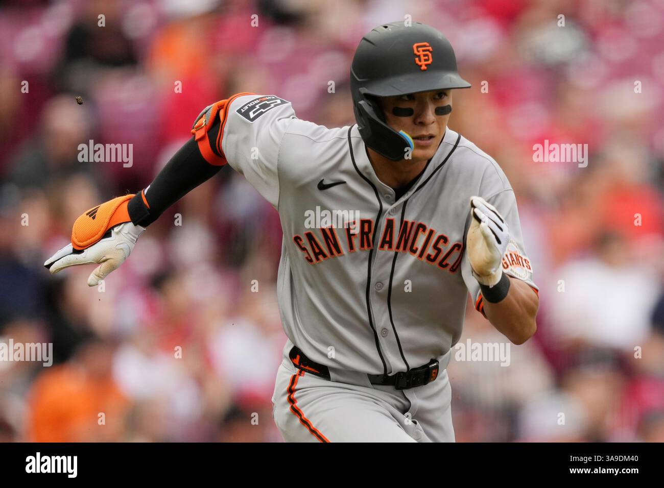 San Francisco Giants' Jung Hoo Lee runs after hitting a double, scoring ...