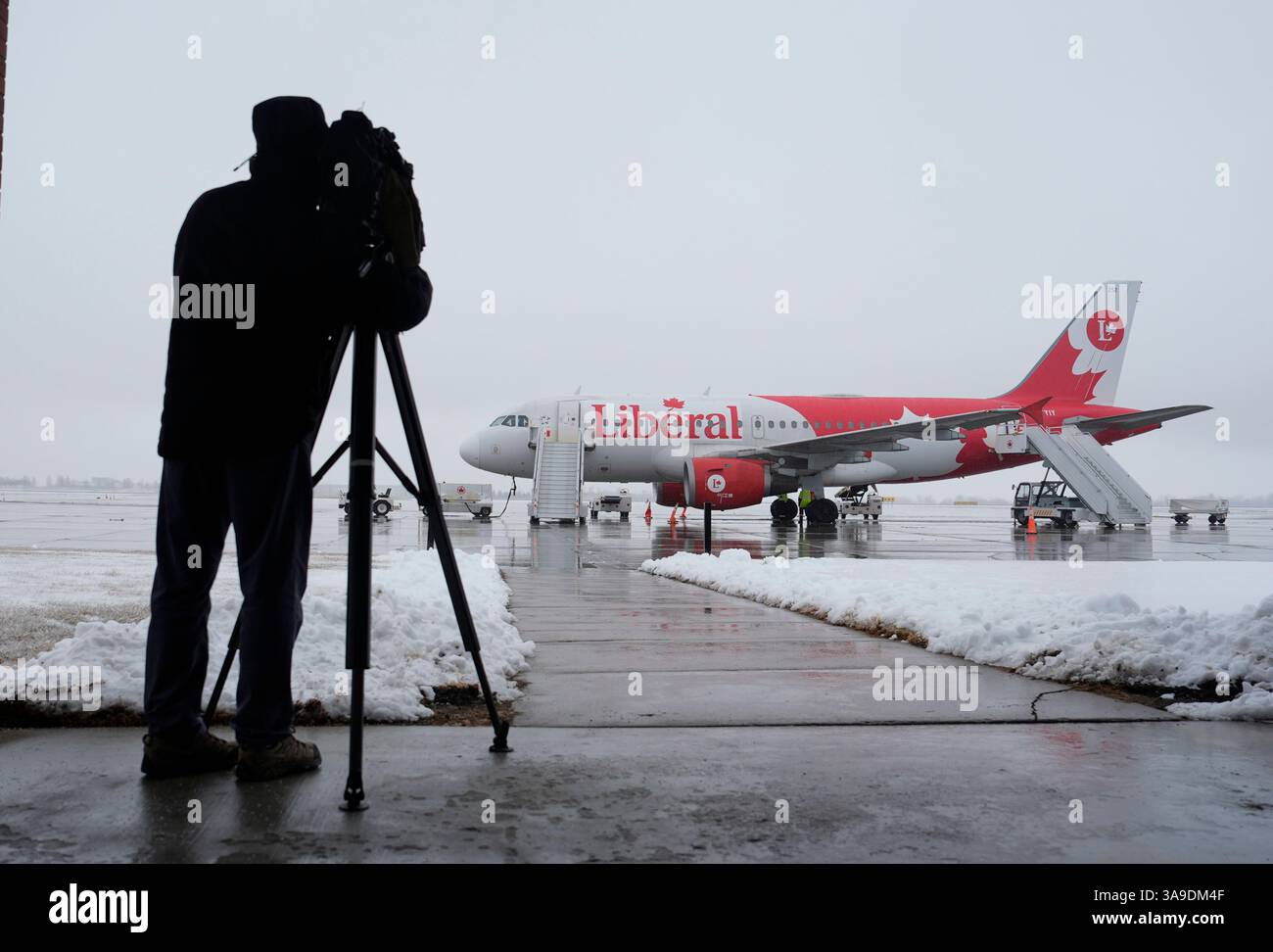 Ottawa, Canada. 30th Mar, 2025. A cameraman records footage of Liberal ...