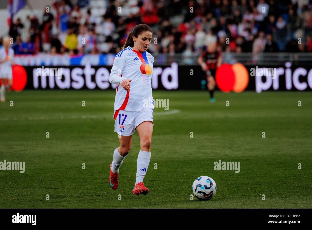 Danielle van de Donk (17 Olympique Lyonnais) in action during the D1 ...