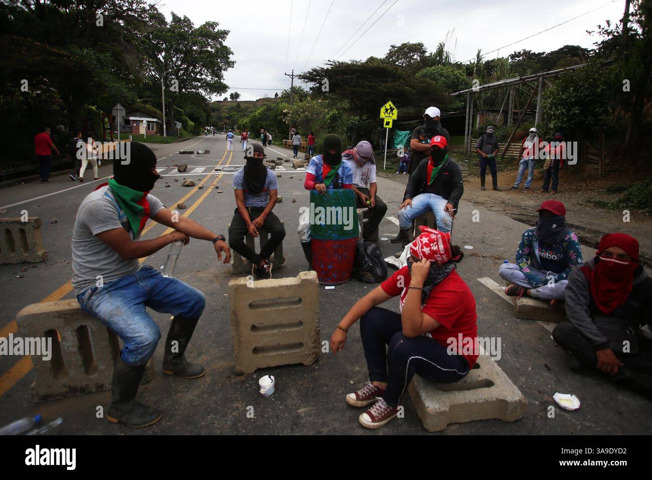 Palos y piedras hi-res stock photography and images - Alamy