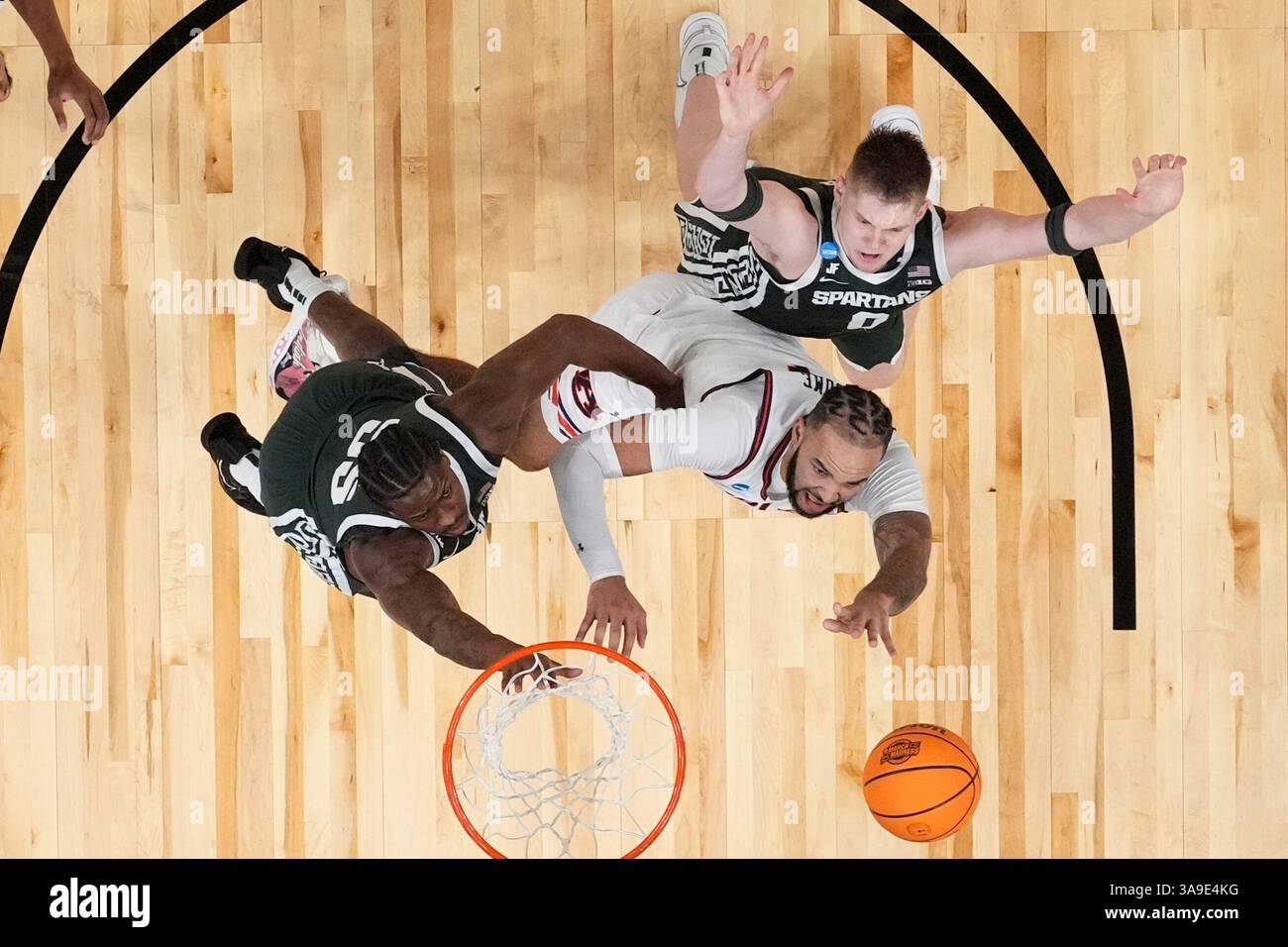 Auburn forward Johni Broome (4) shoots against Michigan State forward ...