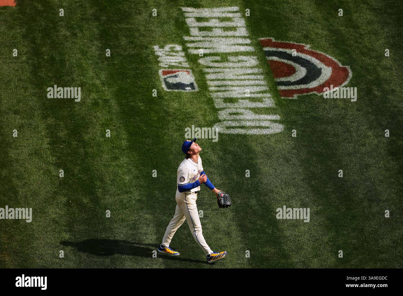Seattle Mariners starting pitcher Bryan Woo walks back to the dugout ...