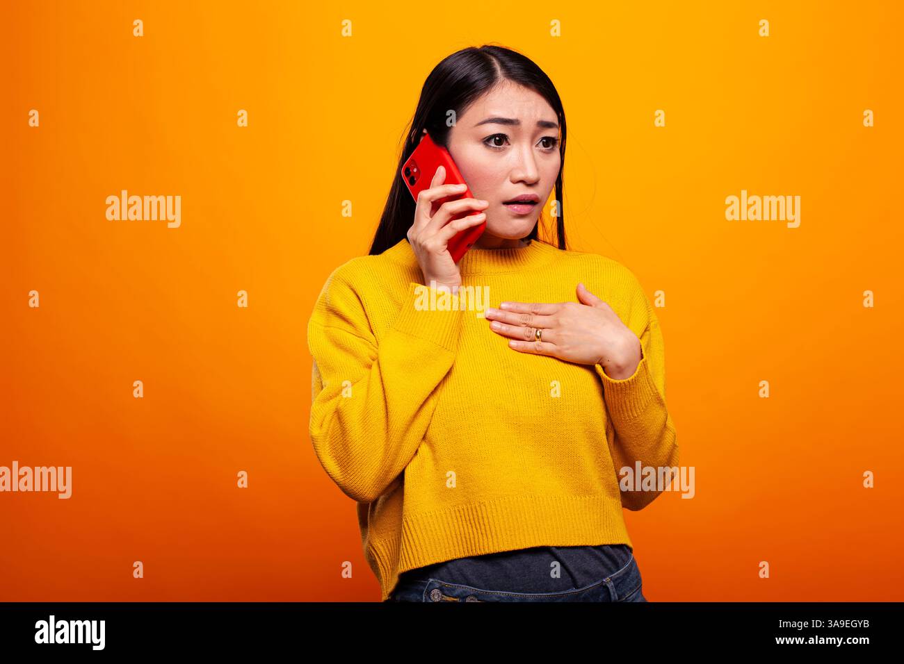 Looking startled hi-res stock photography and images - Alamy