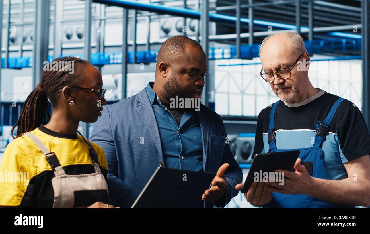 Supervisor in solar panel factory hi-res stock photography and images - Alamy