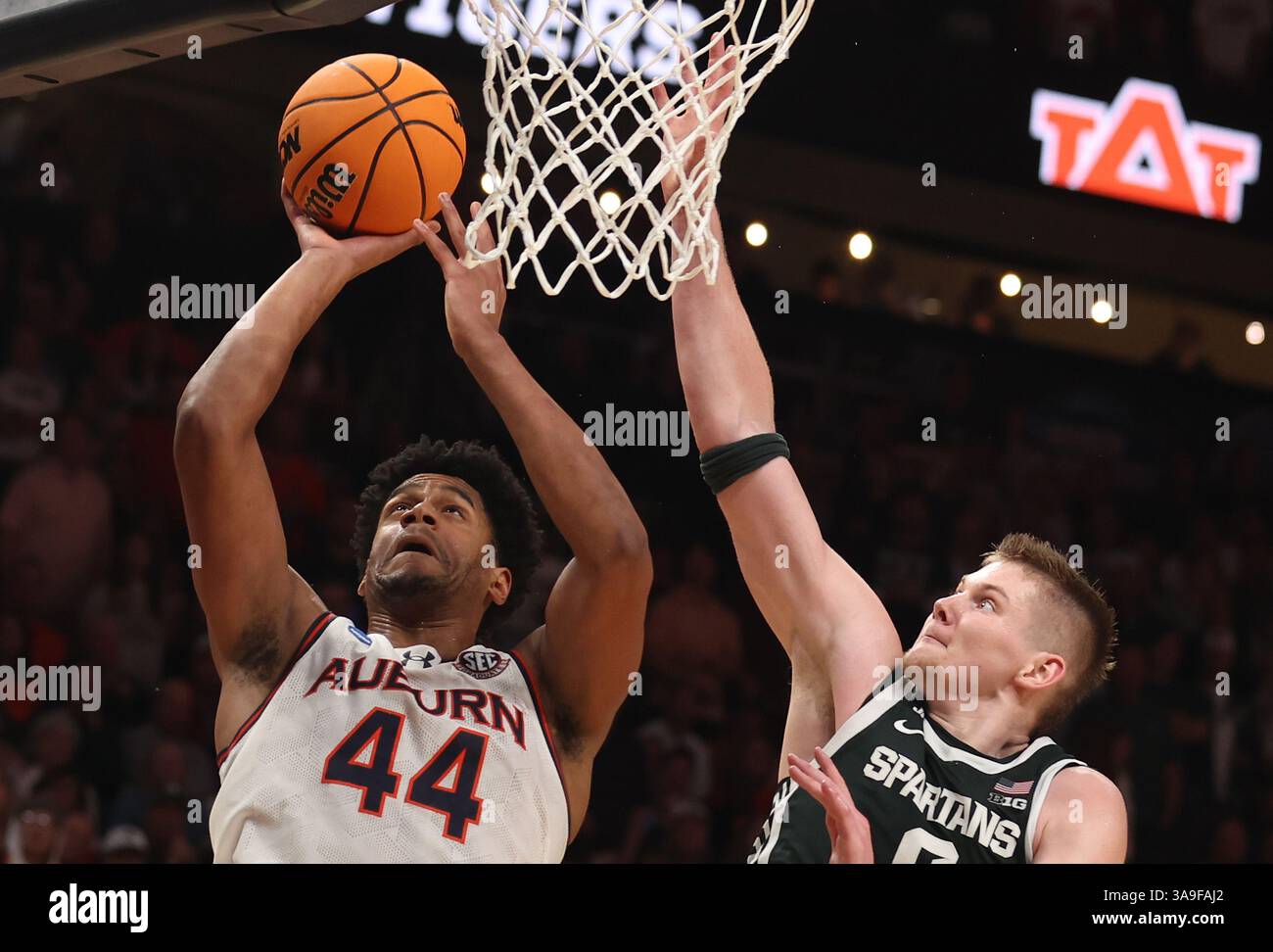 Atlanta, United States. 30th Mar, 2025. Auburn center Dylan Cardwell ...