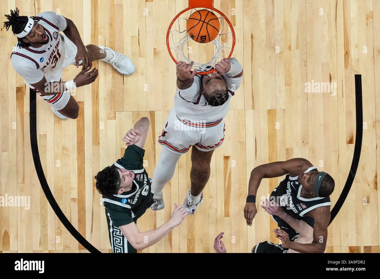 Auburn forward Johni Broome (4) dunks against against Michigan State ...
