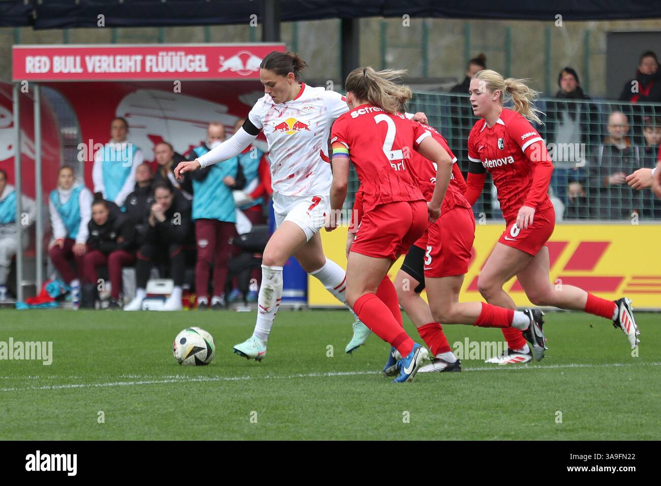 Leipzig, Deutschland. 30th Mar, 2025. Giovanna Hoffmann (7, RB Leipzig). Fu?ball, Google Pixel ...