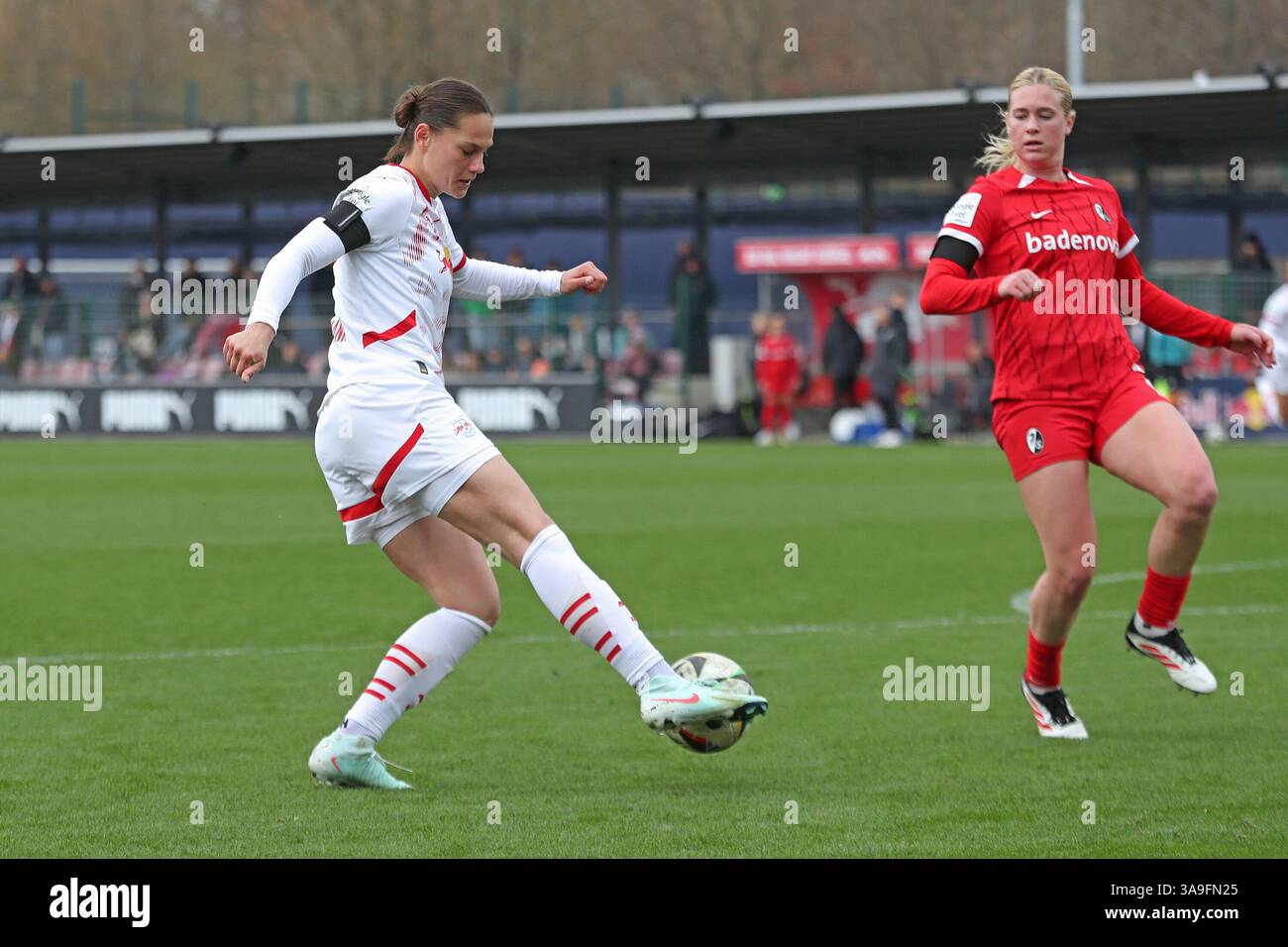 Leipzig, Deutschland. 30th Mar, 2025. Giovanna Hoffmann (7, RB Leipzig). Fu?ball, Google Pixel ...