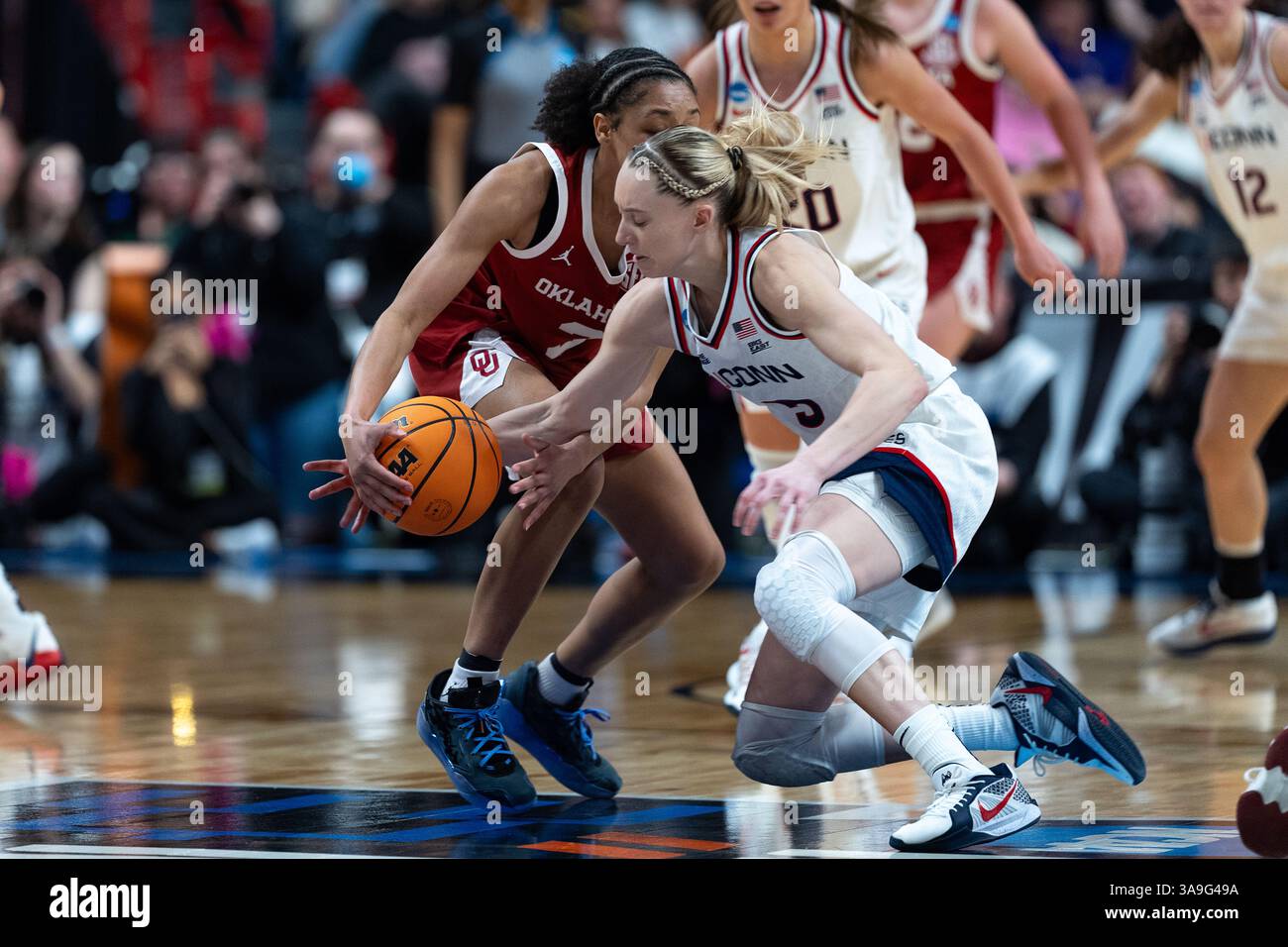 UConn Huskies guard Paige Bueckers (5) steels the ball from Oklahoma ...