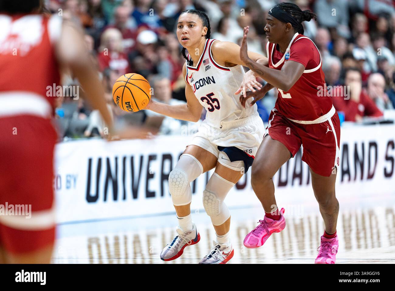 Spokane, United States. 29th Mar, 2025. UConn Huskies guard Azzi Fudd ...