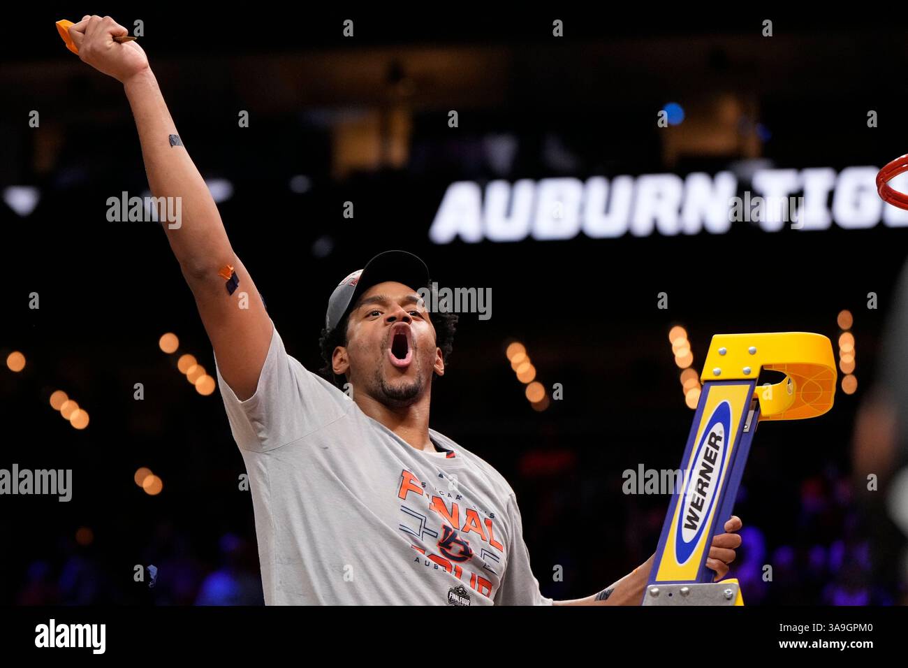 Auburn center Dylan Cardwell (44) celebrates after the Elite Eight of ...